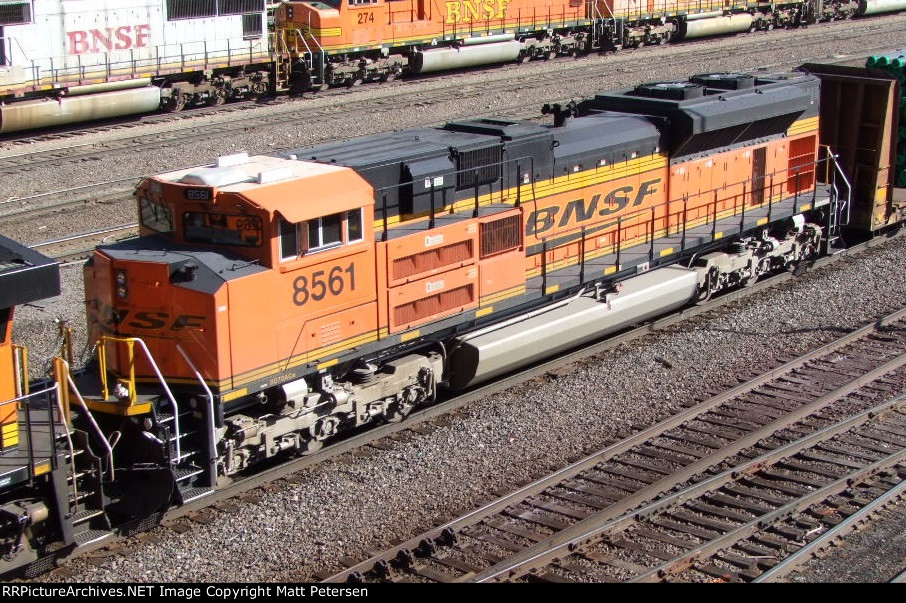 BNSF 8561